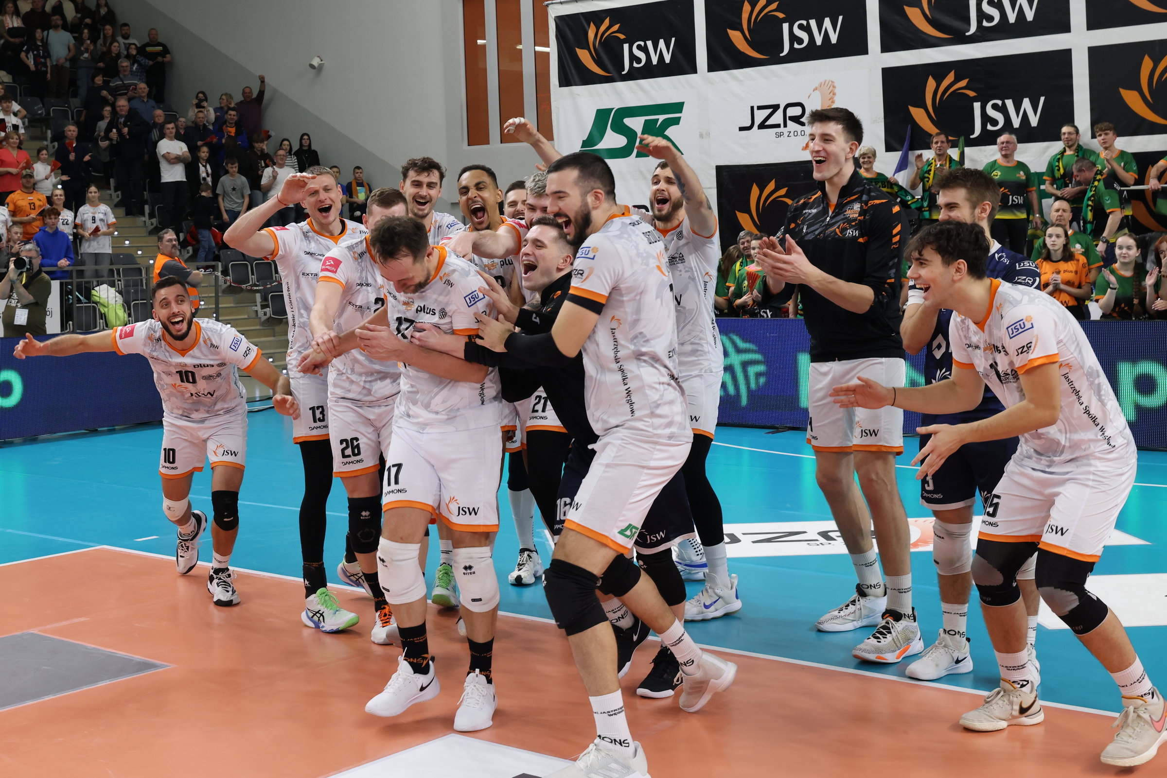 45-Year-Old Setter Wins MVP Award in a Polish PlusLiga Match | CEV