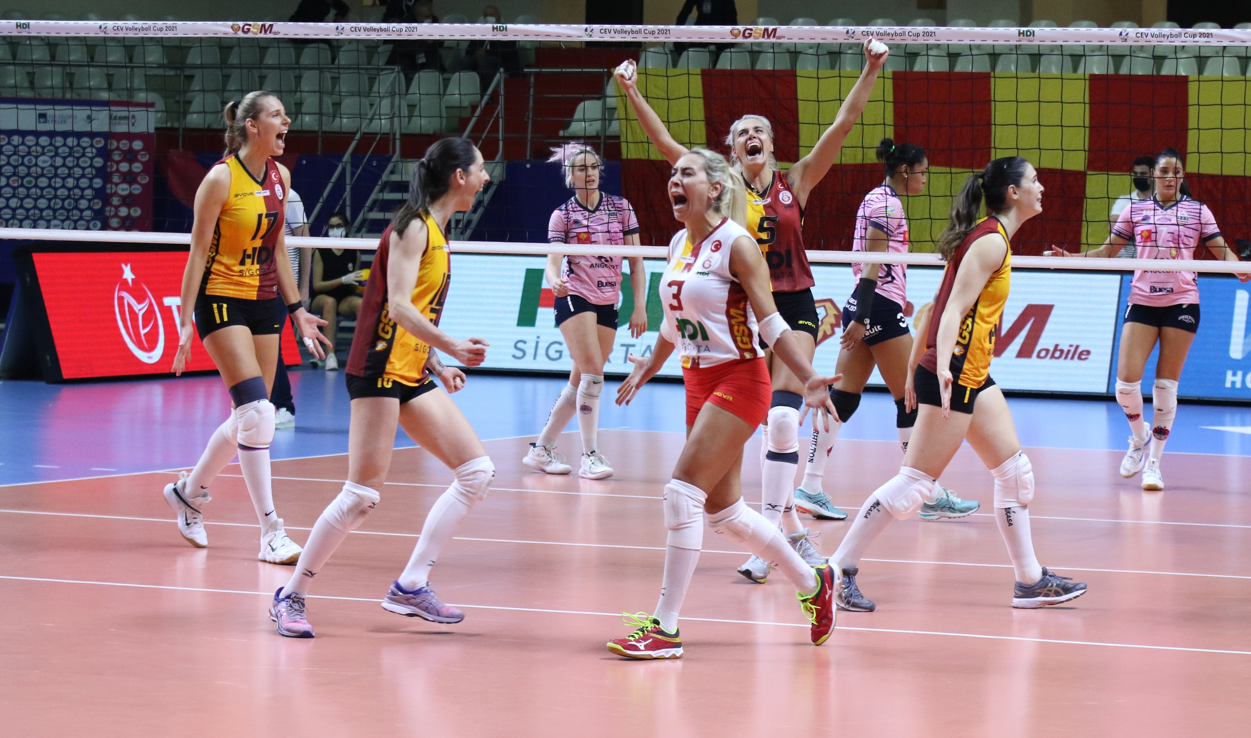 Galatasaray HDI ISTANBUL emerge victorious to progress to #CEVCupW final | CEV