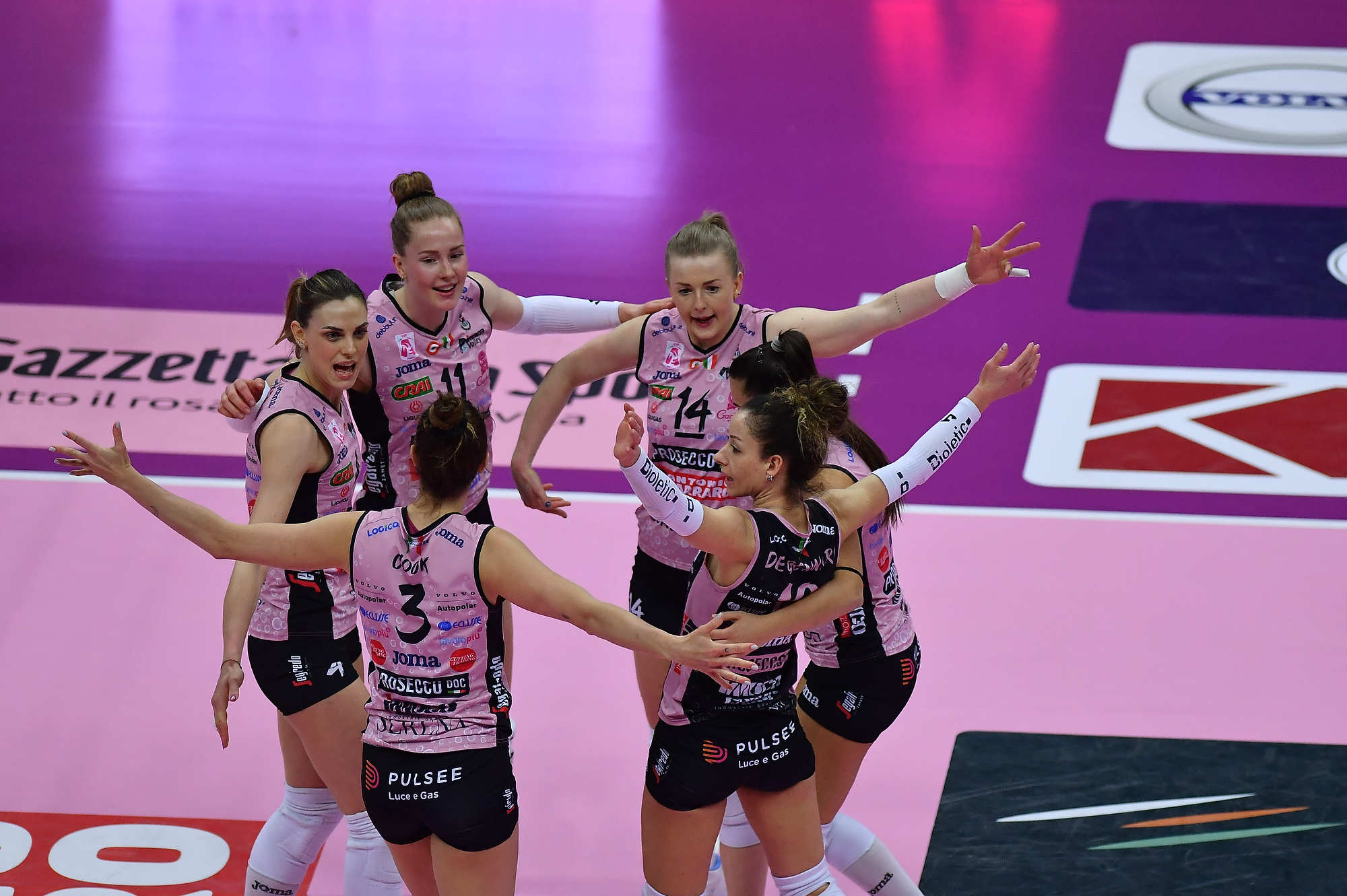 Extraordinary Ace Performances From Fenerbahce and Imoco In Their Huge ...